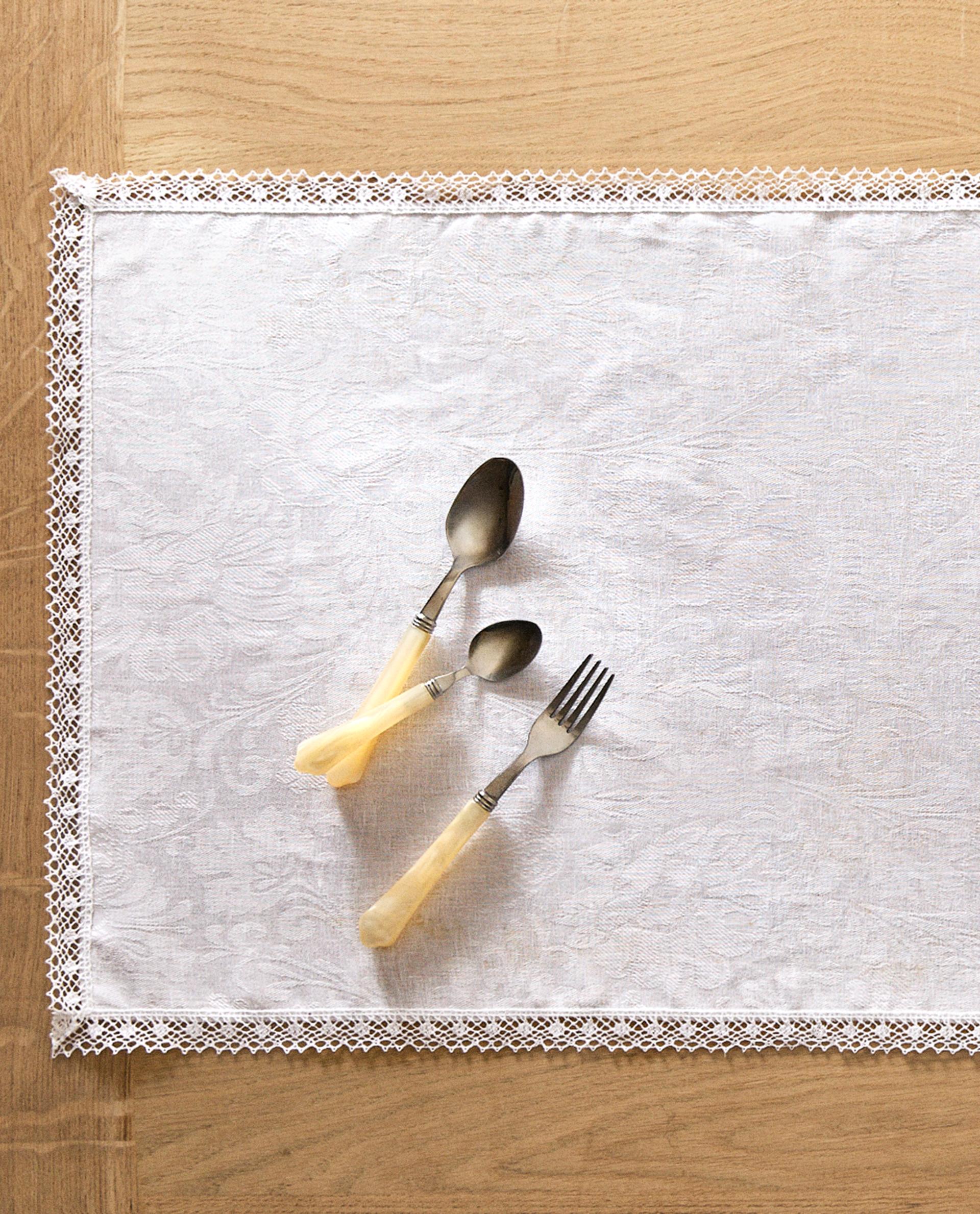 LINEN JACQUARD TABLE RUNNER | Zara Home UAE - DUBAI/SHARJAH/AJMAN/UAQ ...