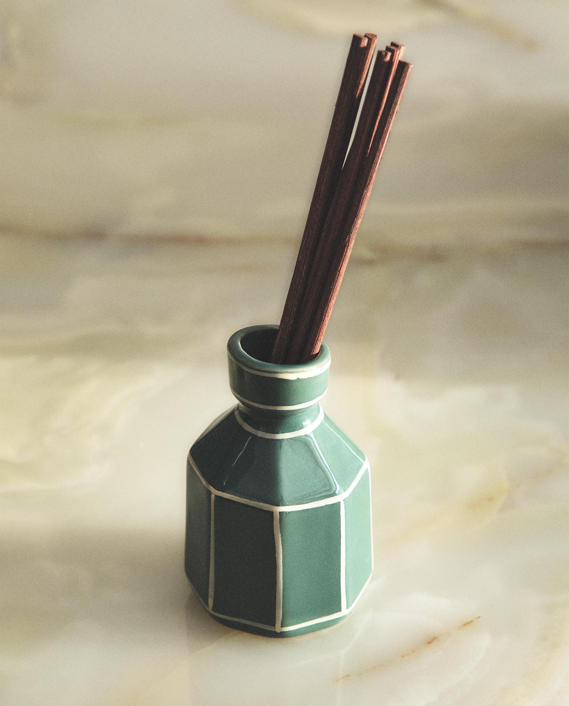 (200 ML) ΑΡΩΜΑΤΙΚΟ ΧΩΡΟΥ ΜΕ ΣΤΙΚ ΚΑΙ ΑΝΤΑΛΛΑΚΤΙΚΟ MUSK LINEN | Zara ...