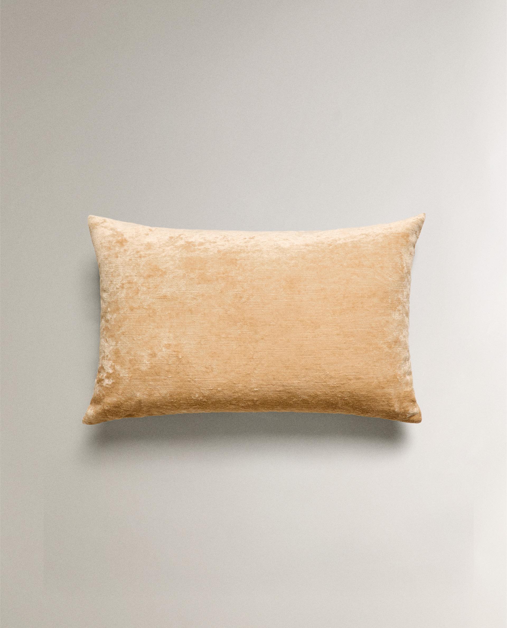 غلاف وسادة من المخمل | Zara Home Egypt