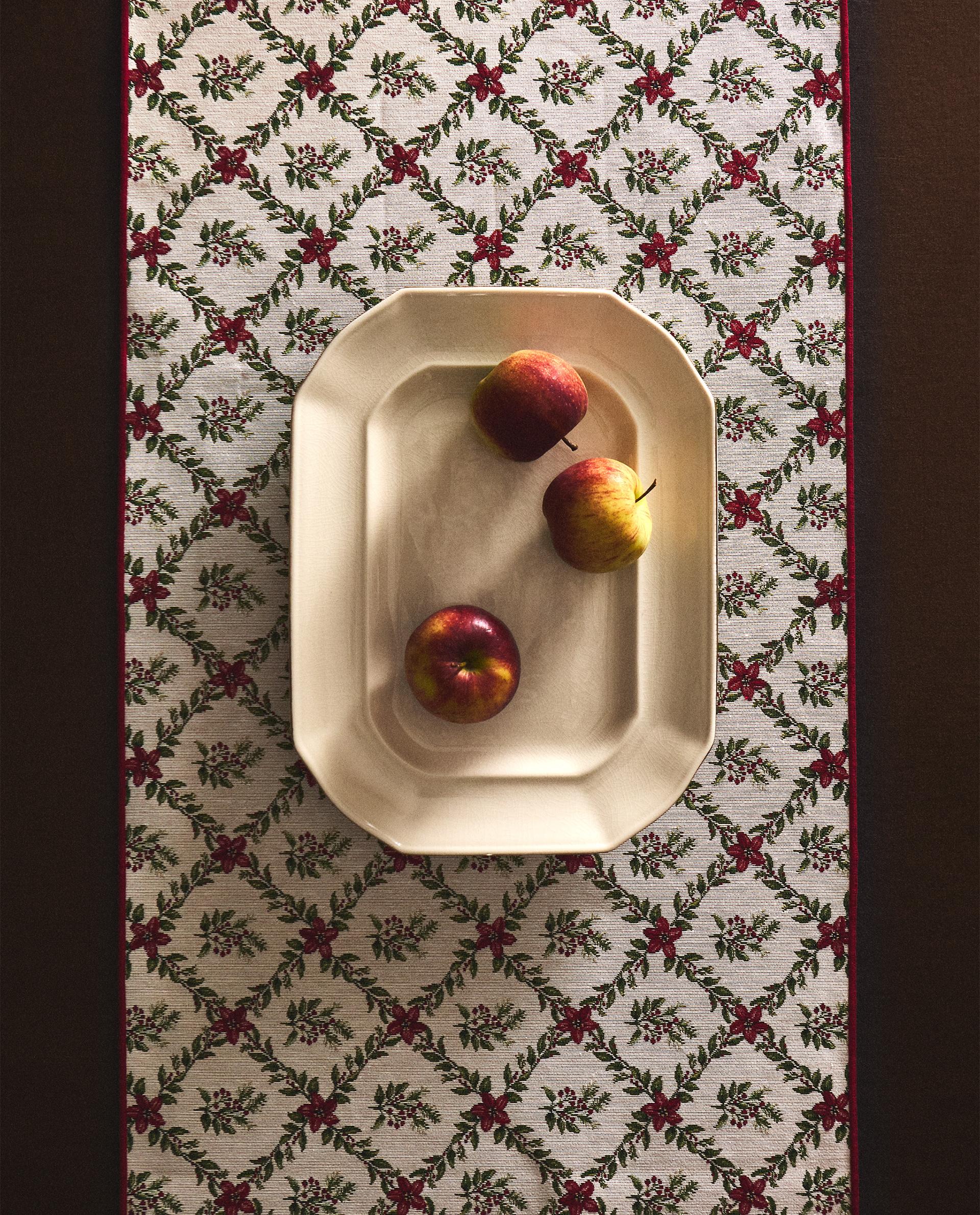 CHRISTMAS DIAMOND JACQUARD TABLE RUNNER | Zara Home Lebanon