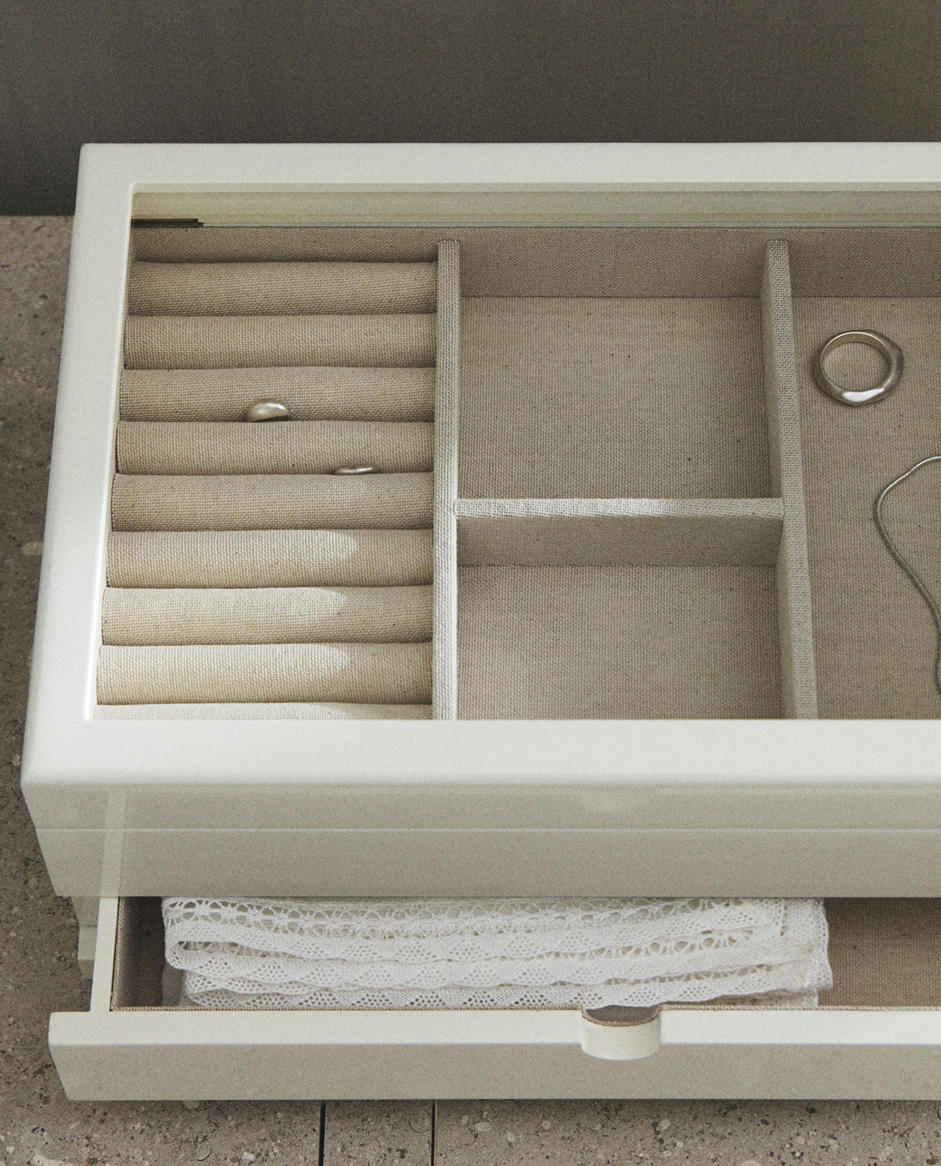 SMALL LACQUERED JEWELLERY BOX WITH LID AND DRAWER | Zara Home Saudi Arabia