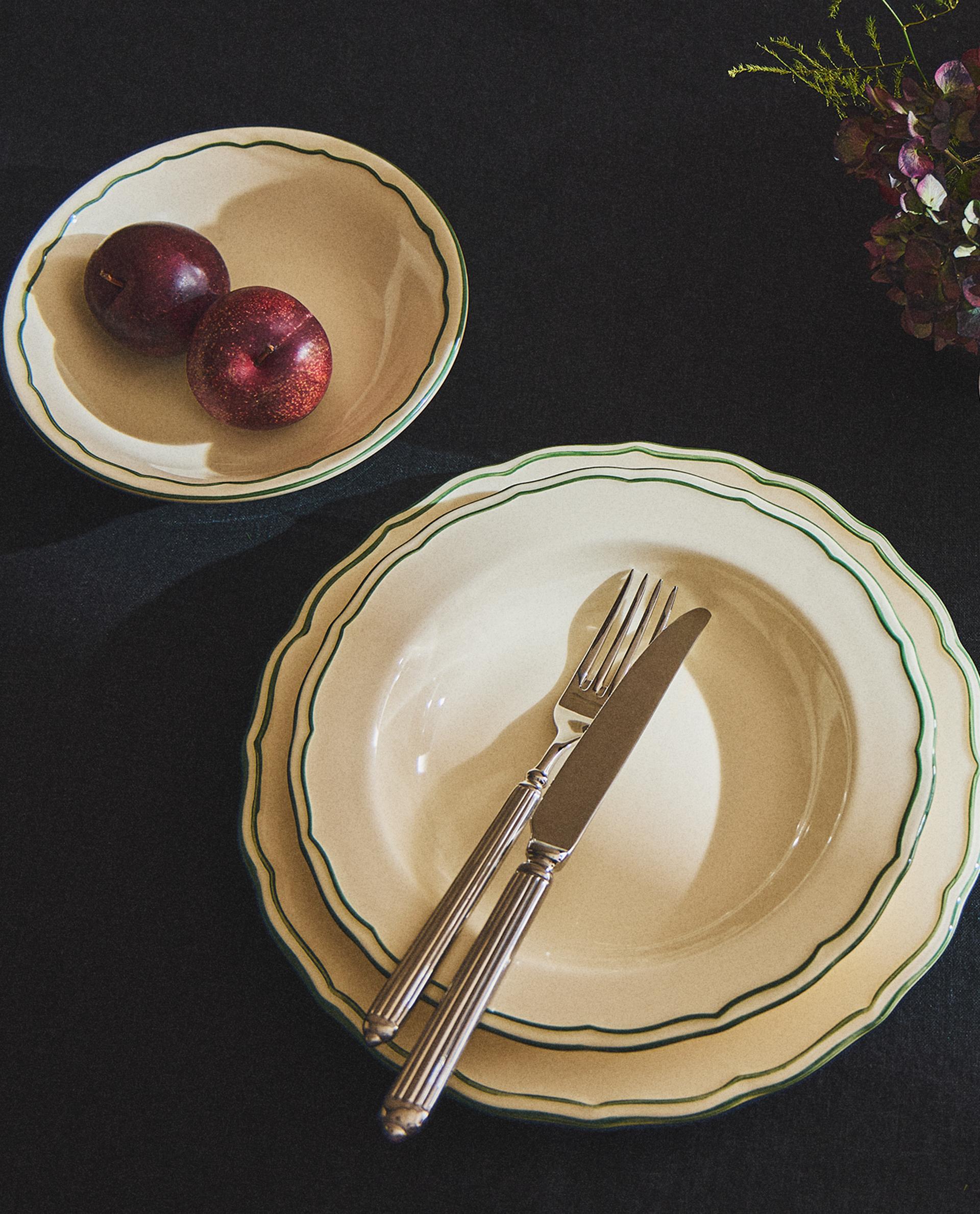 أواني طعام خزف بحافة متباينة | Zara Home Morocco