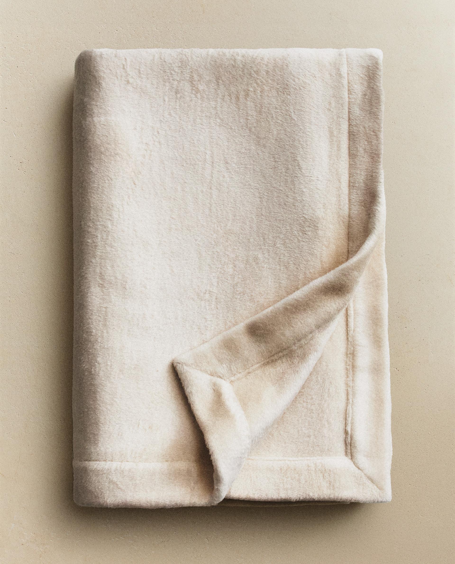 BED THROW | Zara Home UAE - DUBAI/SHARJAH/AJMAN/UAQ/FUJAIRAH