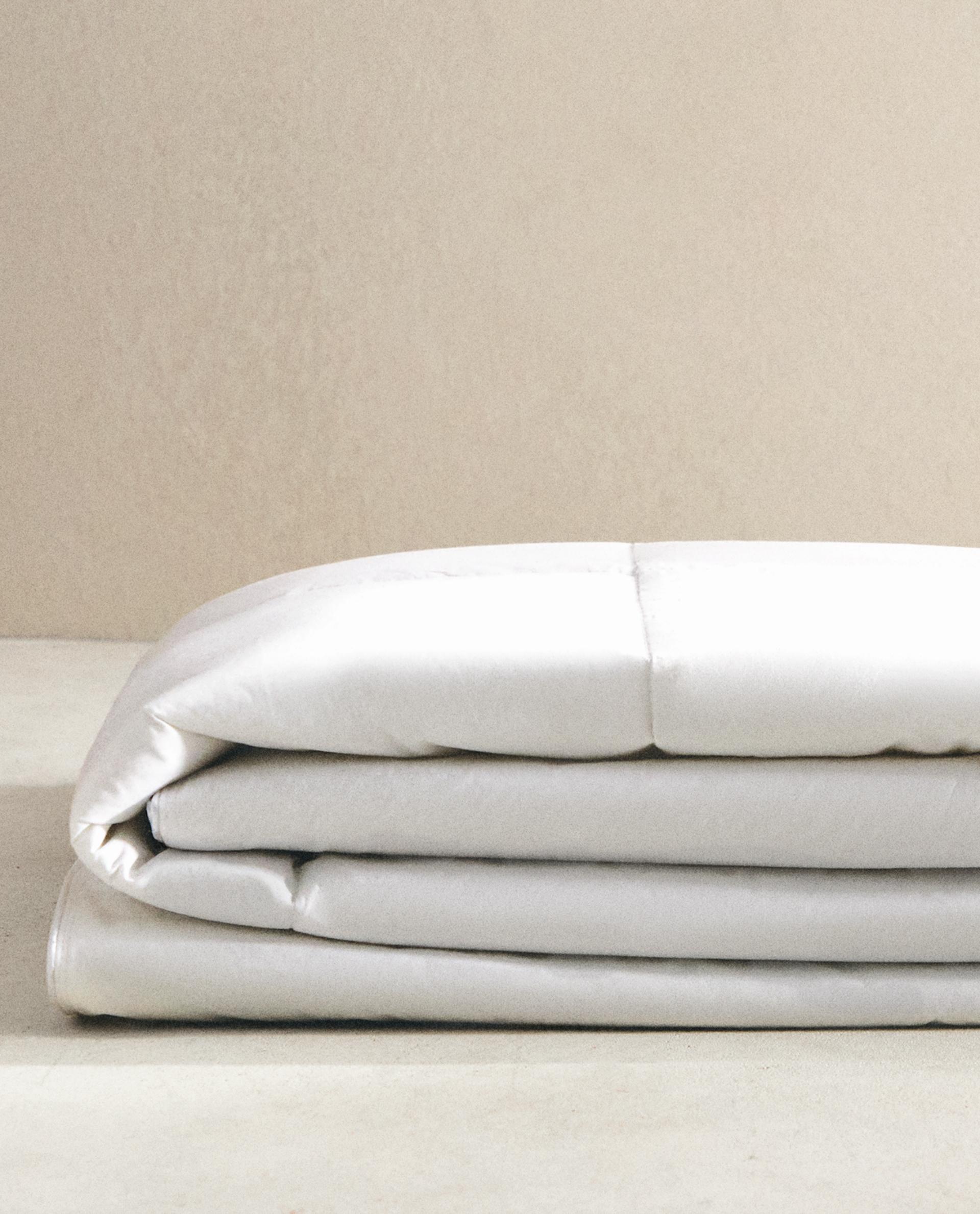 UMPLUTURĂ DE PLAPUMĂ CU PUF VARĂ (125GxM²) | Zara Home România