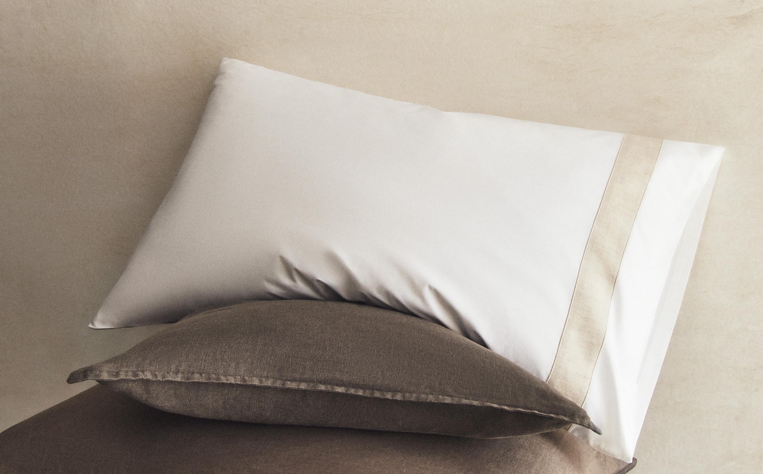 リネンライン装飾付き 枕カバー | Zara Home 日本/Japan リネンライン装飾付き 枕カバー | Zara Home 日本/Japan