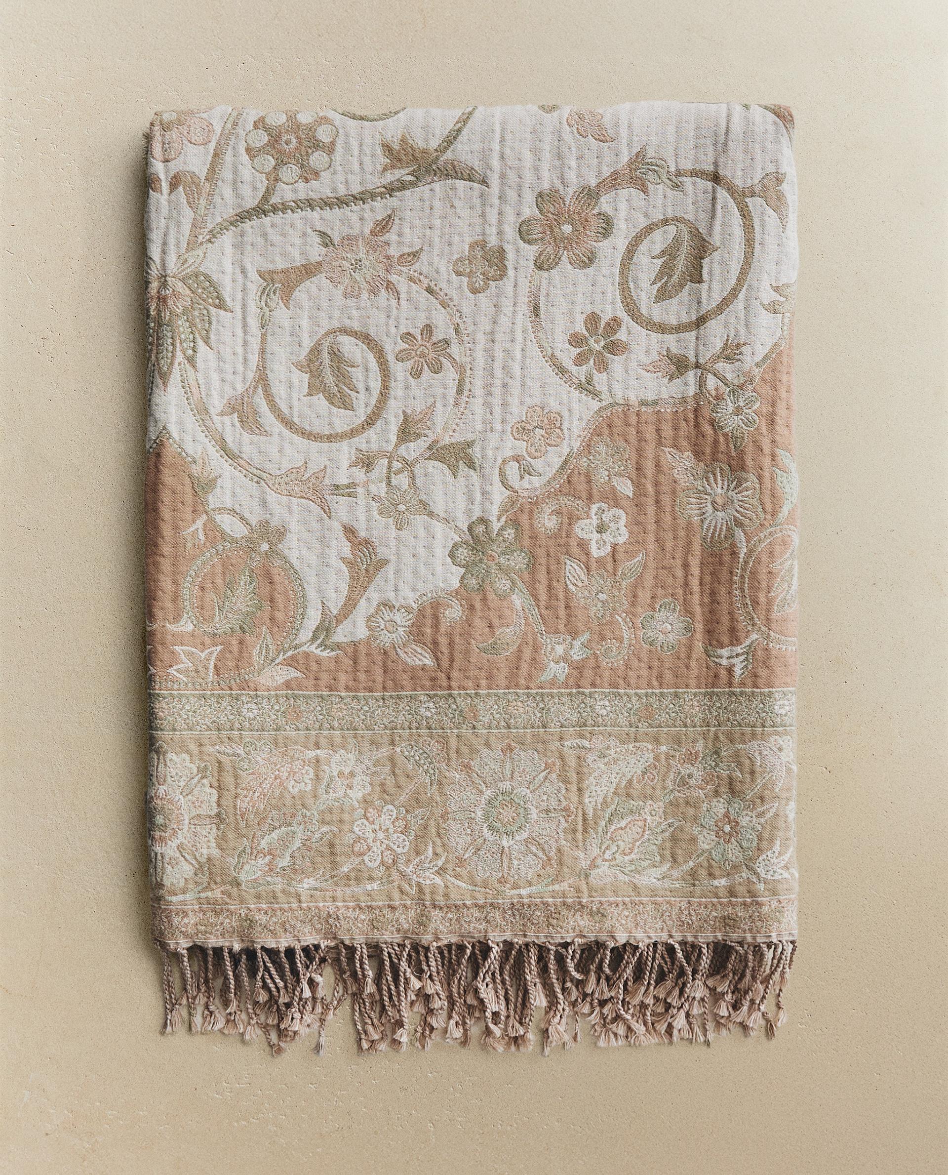 DECORATIVE FLORAL THROW | Zara Home Egypt