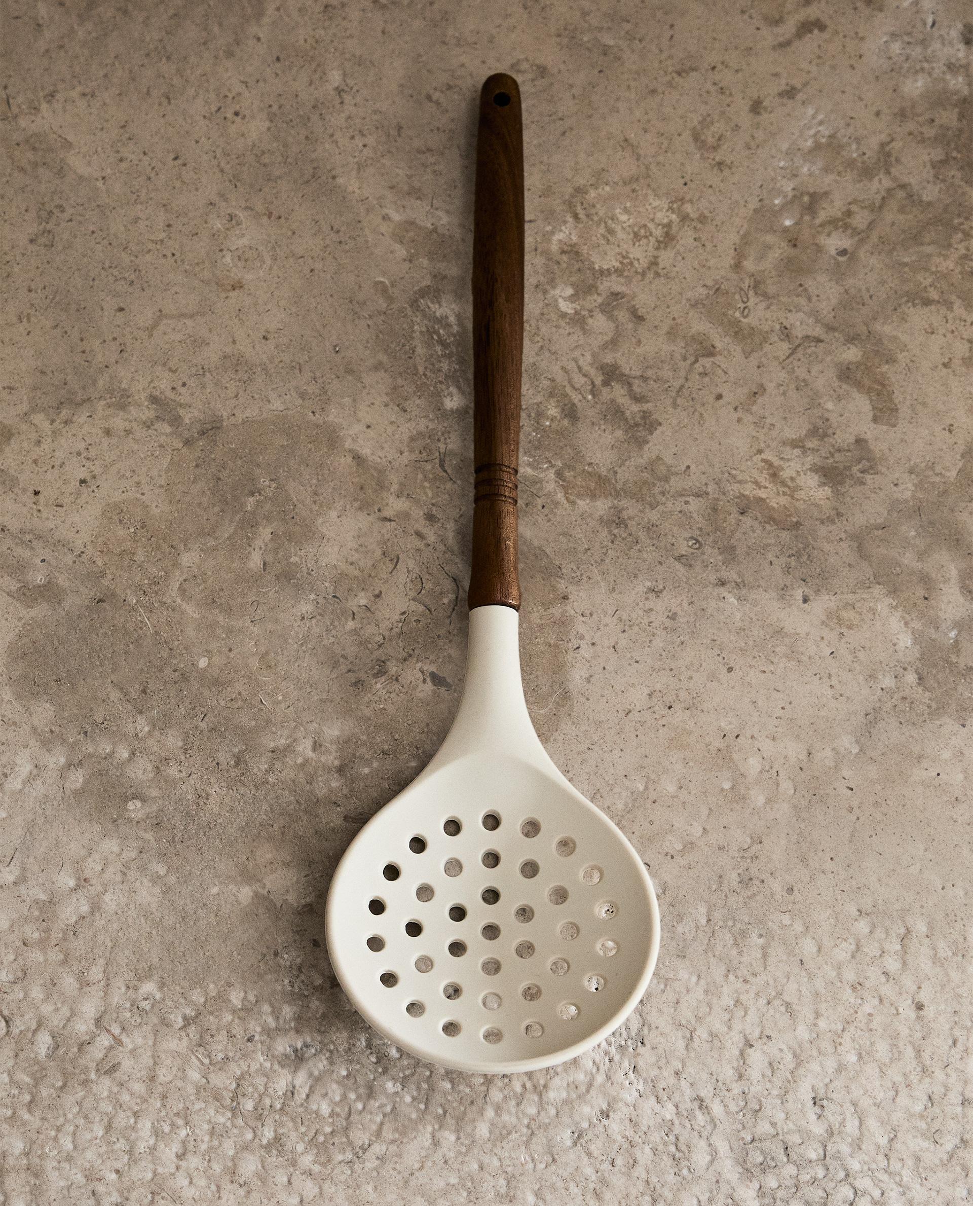 SILICONE AND WOOD SLOTTED SPOON Zara Home United Kingdom