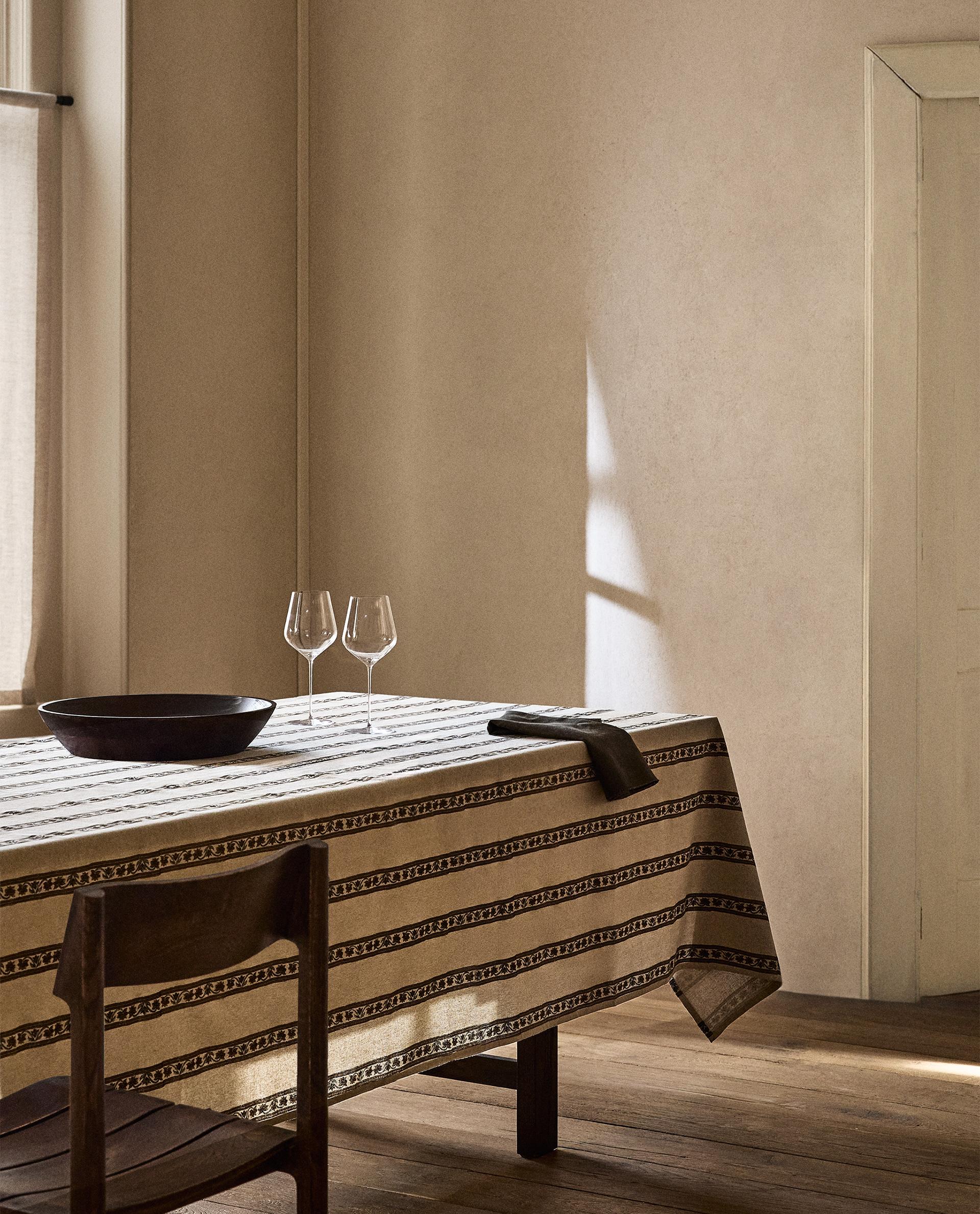 FLORAL PRINT TABLECLOTH WITH BORDERS | Zara Home United States of America