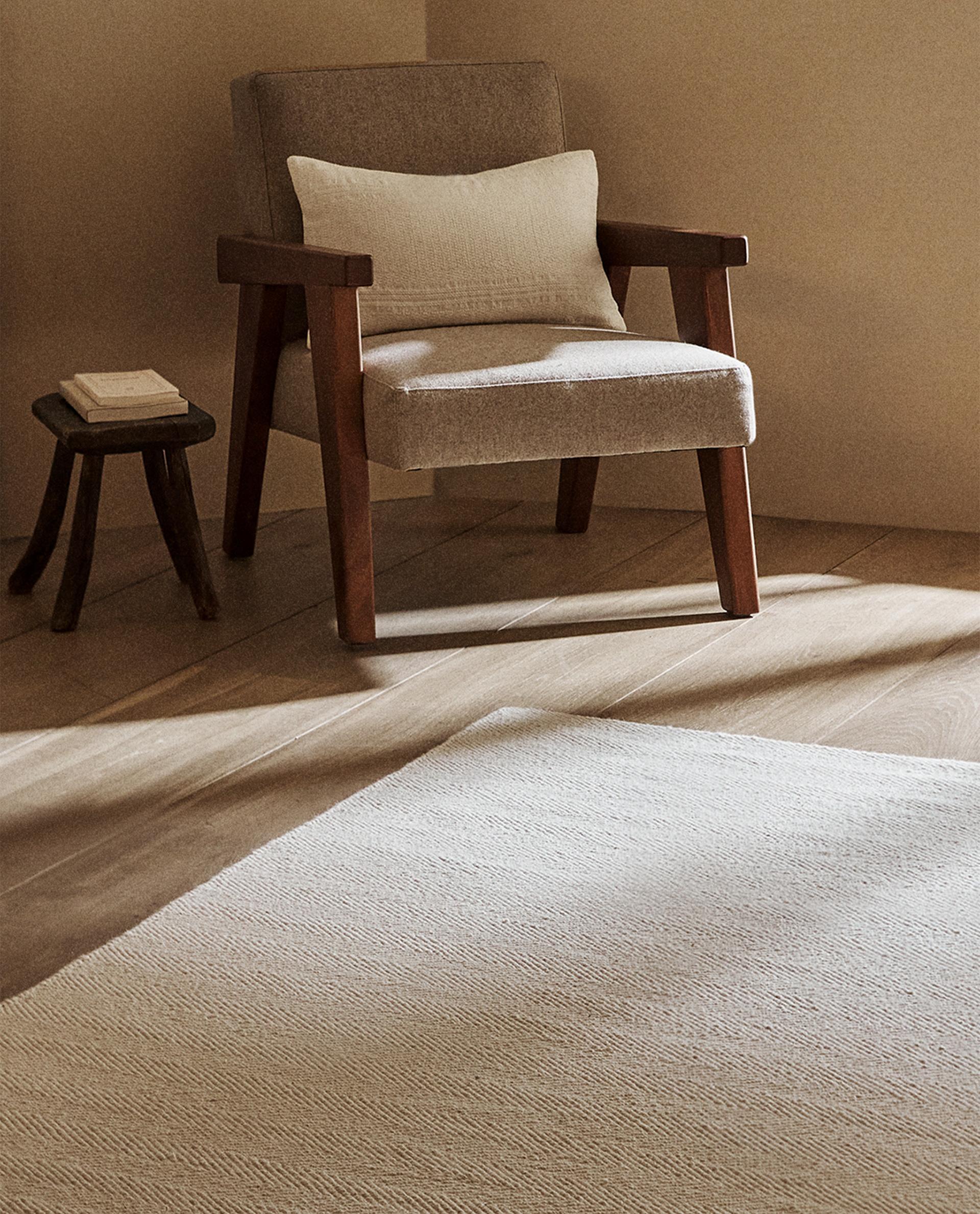 HERRINGBONE WOOL RUG | Zara Home UAE - DUBAI/SHARJAH/AJMAN/UAQ/FUJAIRAH