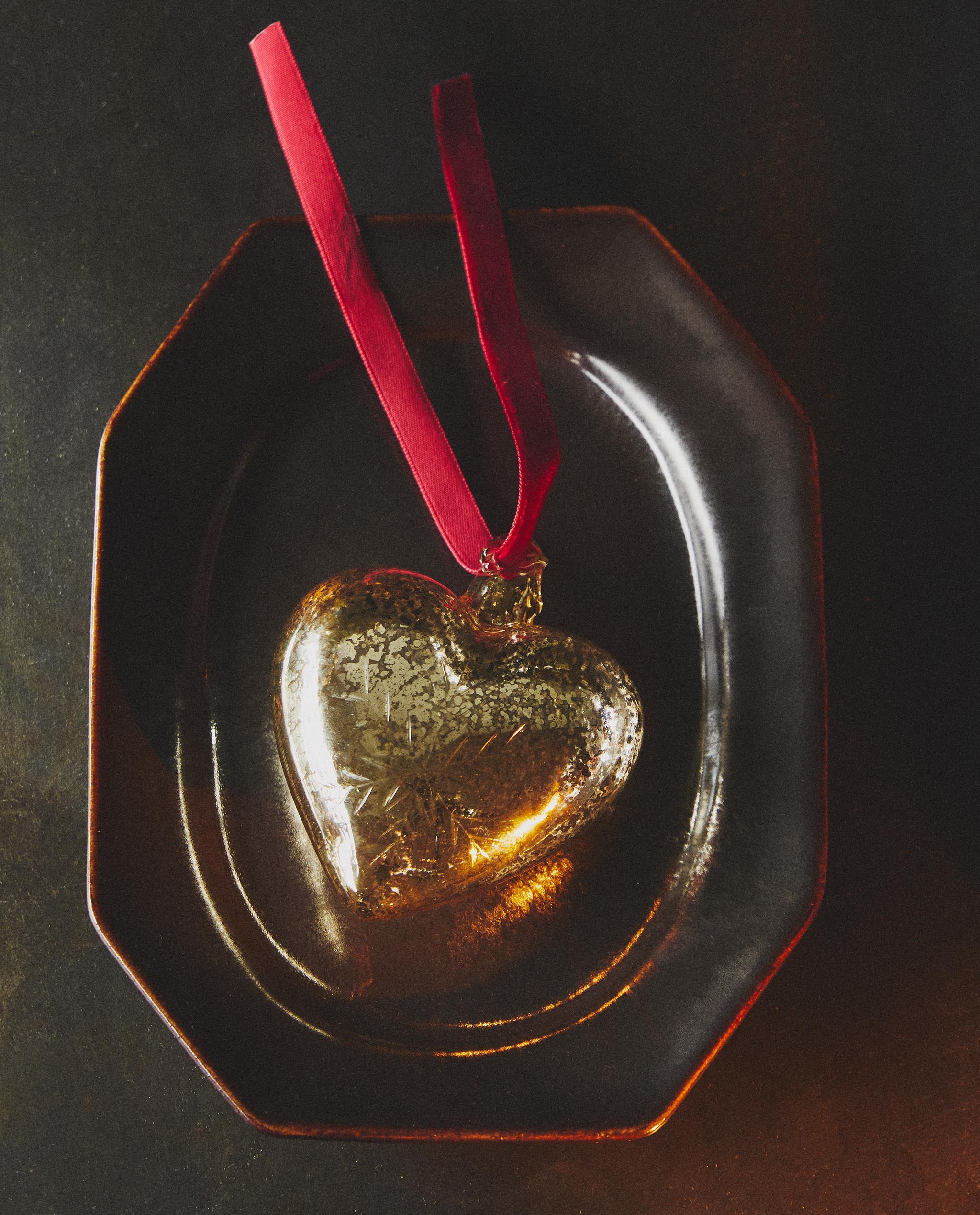 CRACKLED HEART CHRISTMAS TREE DECORATION | Zara Home Lebanon