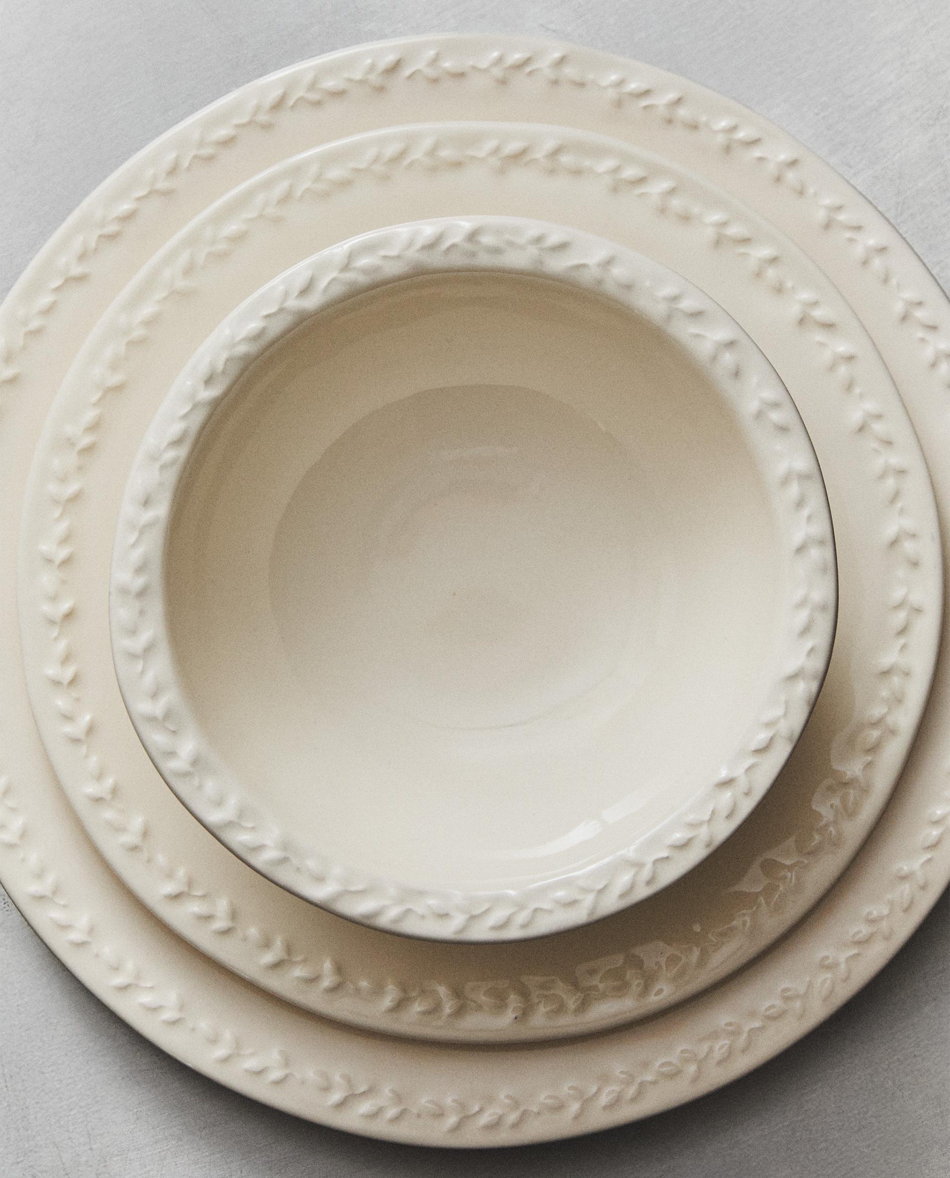 EARTHENWARE DINNER SET WITH RAISED-DESIGN EDGE | Zara Home Deutschland
