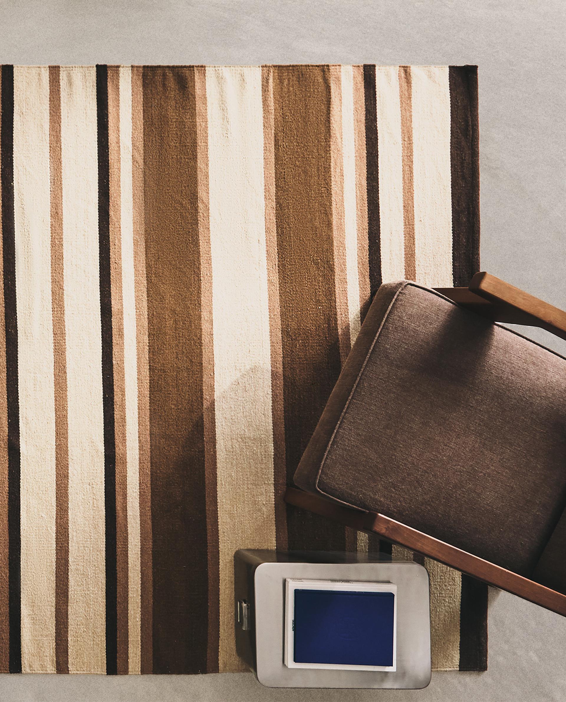 שטיח עם פסים מנוגדים | Zara Home ישראל / Israel