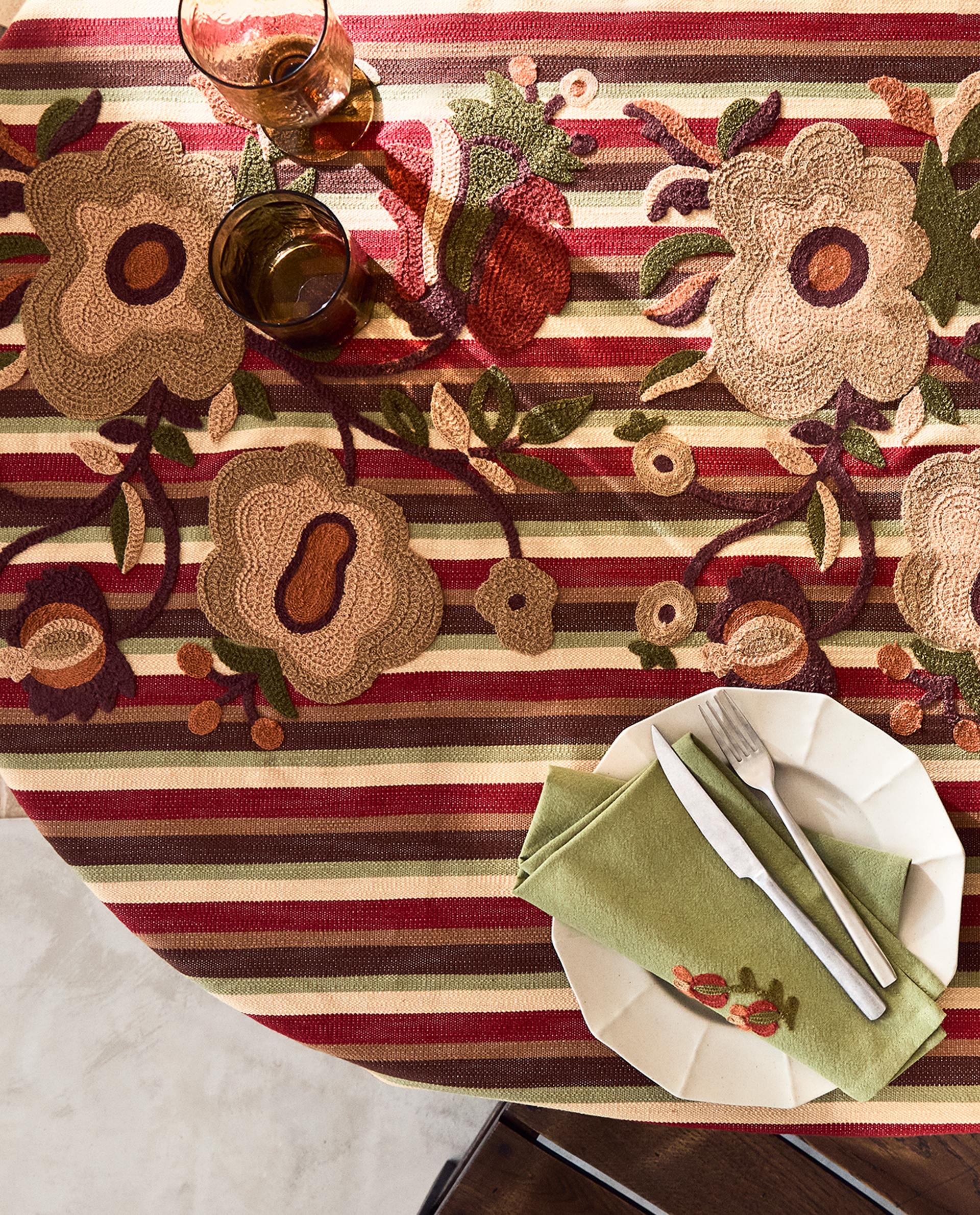 STRIPED TABLECLOTH WITH FLORAL EMBROIDERY | Zara Home Nederland