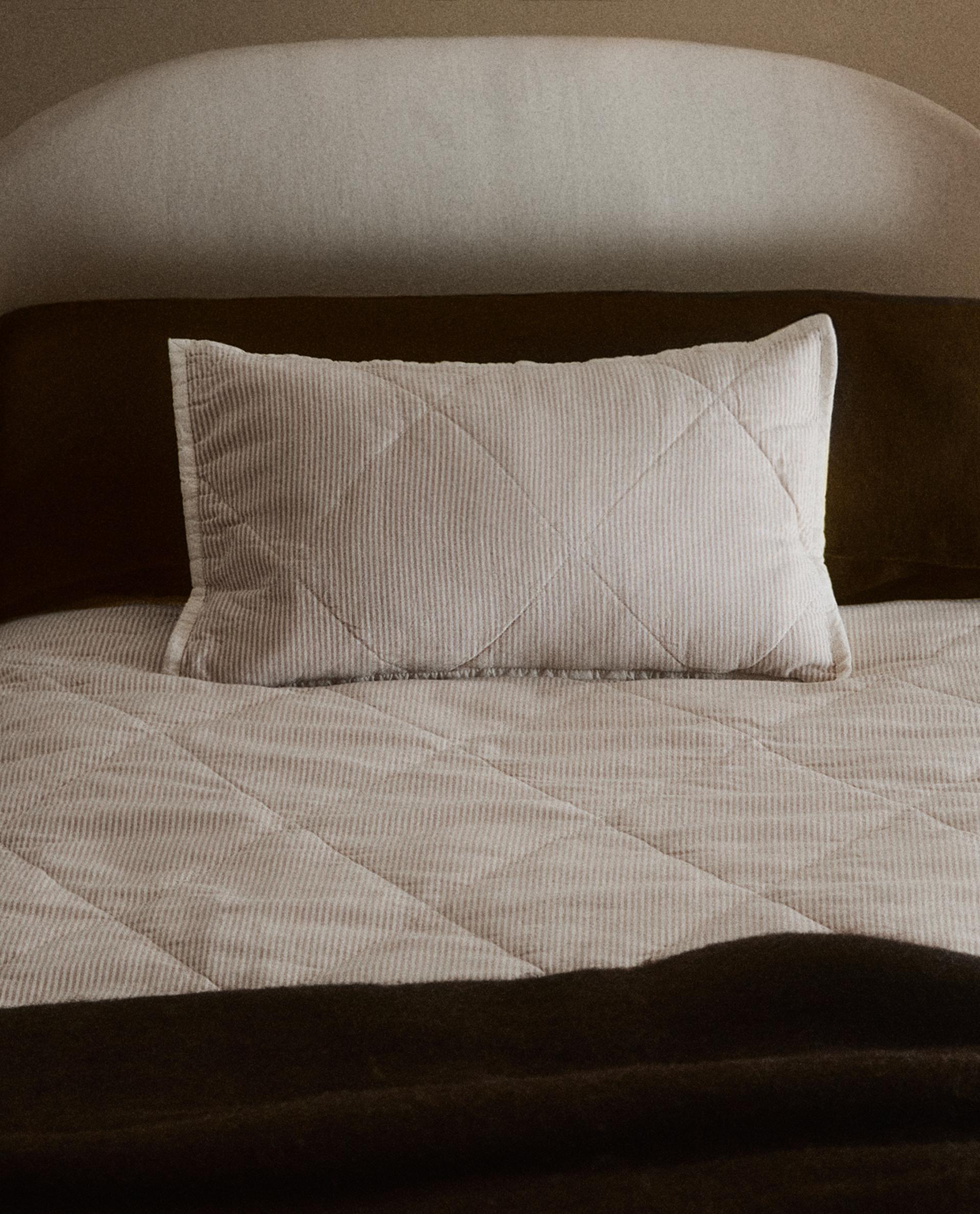 ΒΑΜΒΑΚΕΡΟ ΠΑΙΔΙΚΟ ΚΟΥΒΕΡΛΙ ΜΕ ΡΙΓΕΣ | Zara Home Ελλάδα / Greece