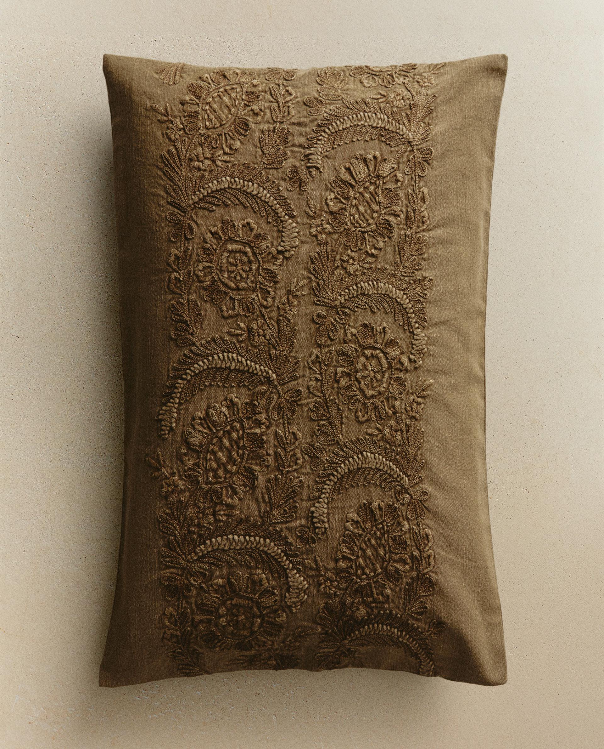 IZVEZENA UKRASNA JASTUČNICA | Zara Home Hrvatska