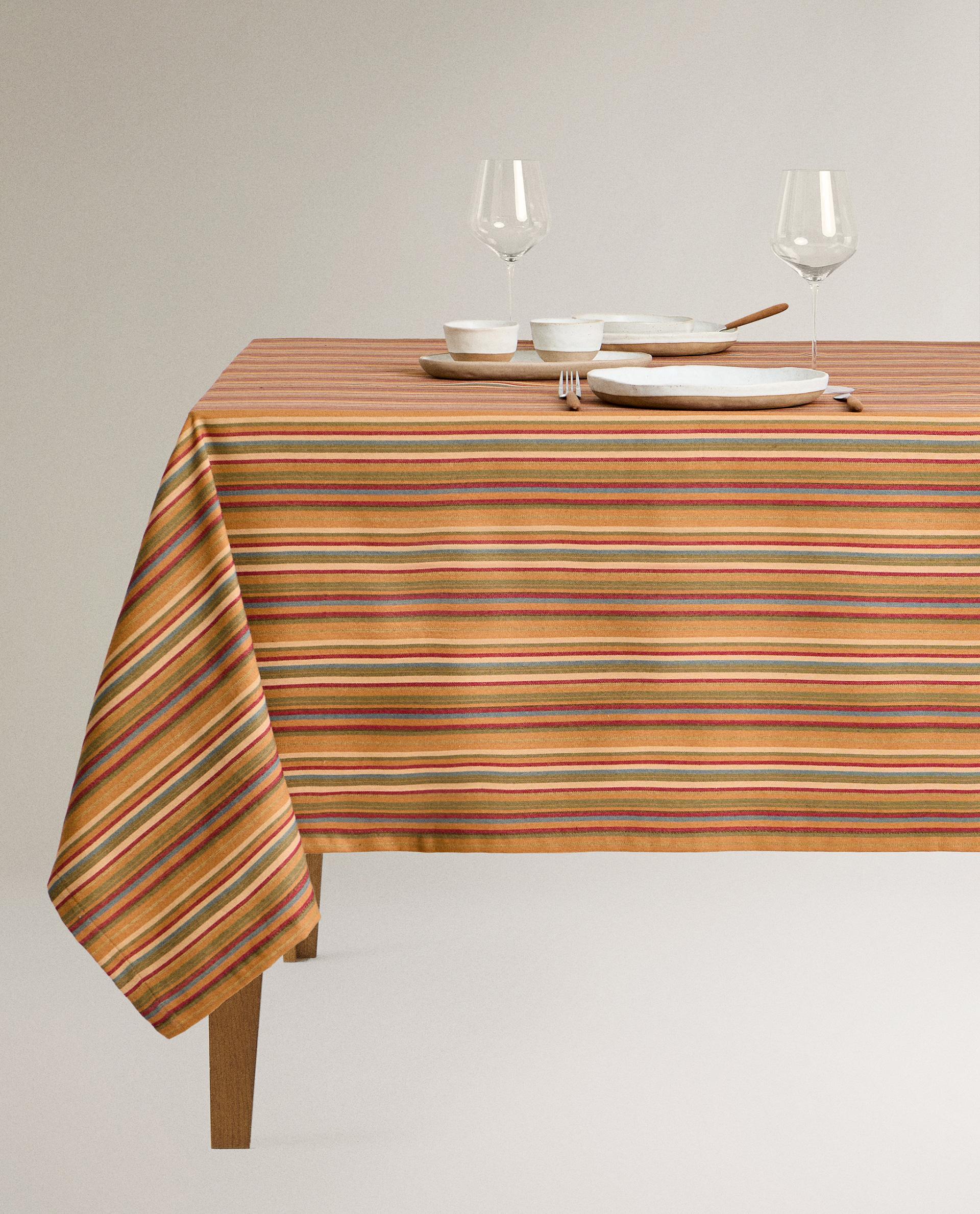 PAMUČNI STOLNJAK S RAZNOBOJNIM PRUGAMA | Zara Home Hrvatska