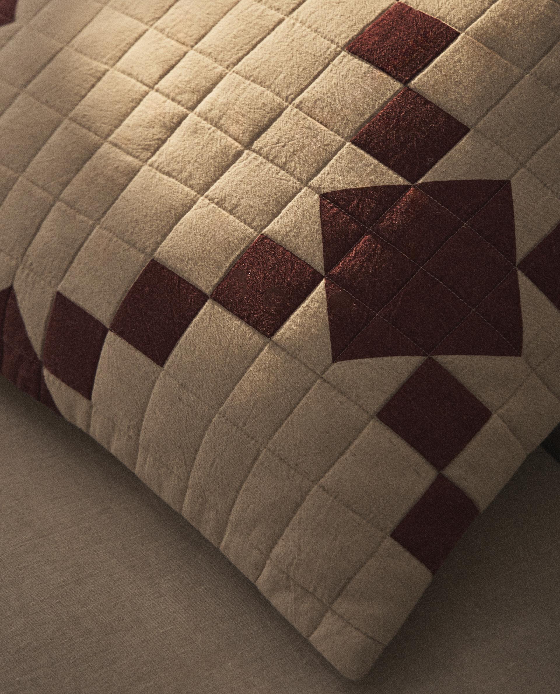 FEDERA CUSCINO TRAPUNTA PATCHWORK NATALE | Zara Home Italia