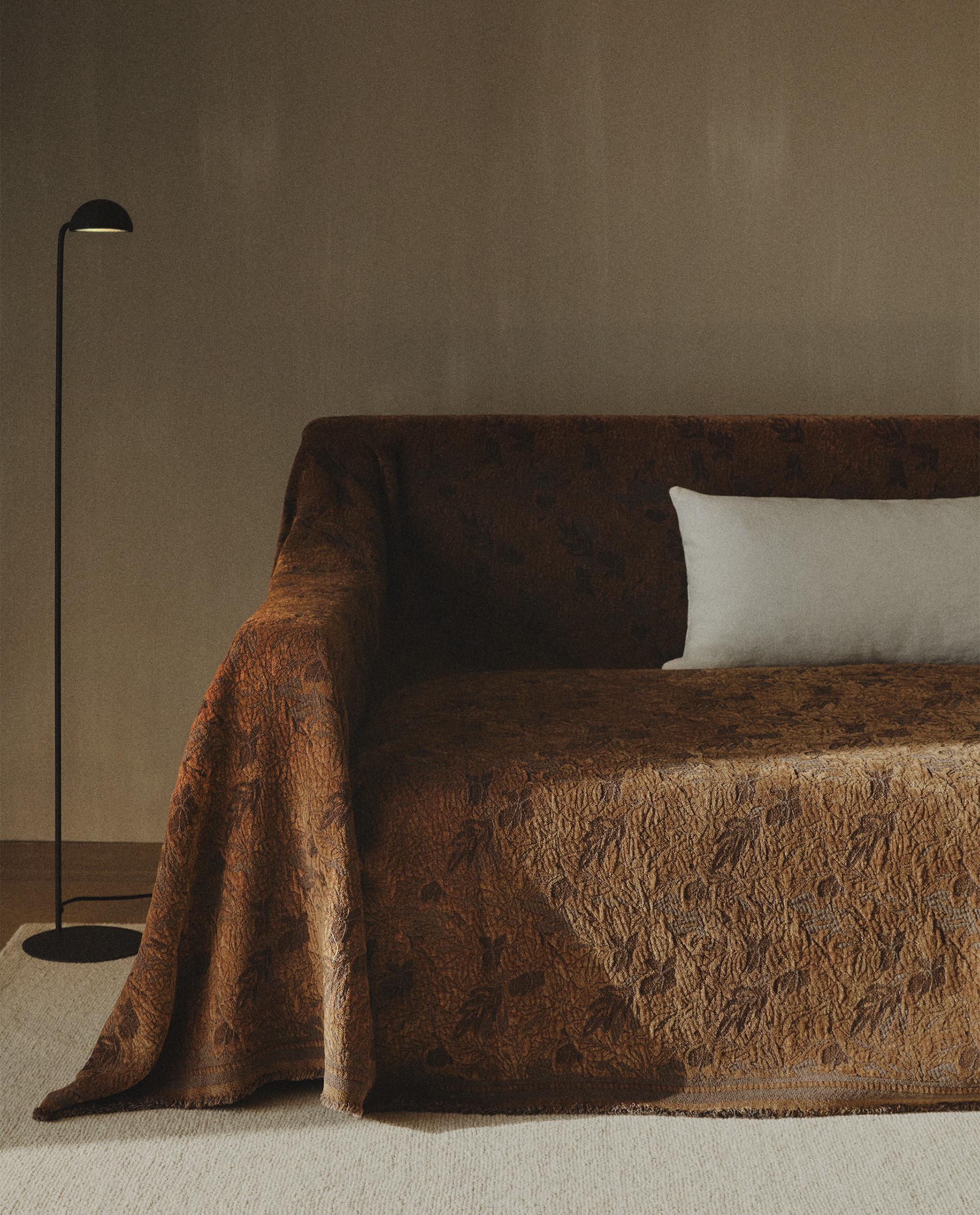 COUVERTURE MULTIFONCTION JACQUARD CHENILLE | Zara Home Monaco
