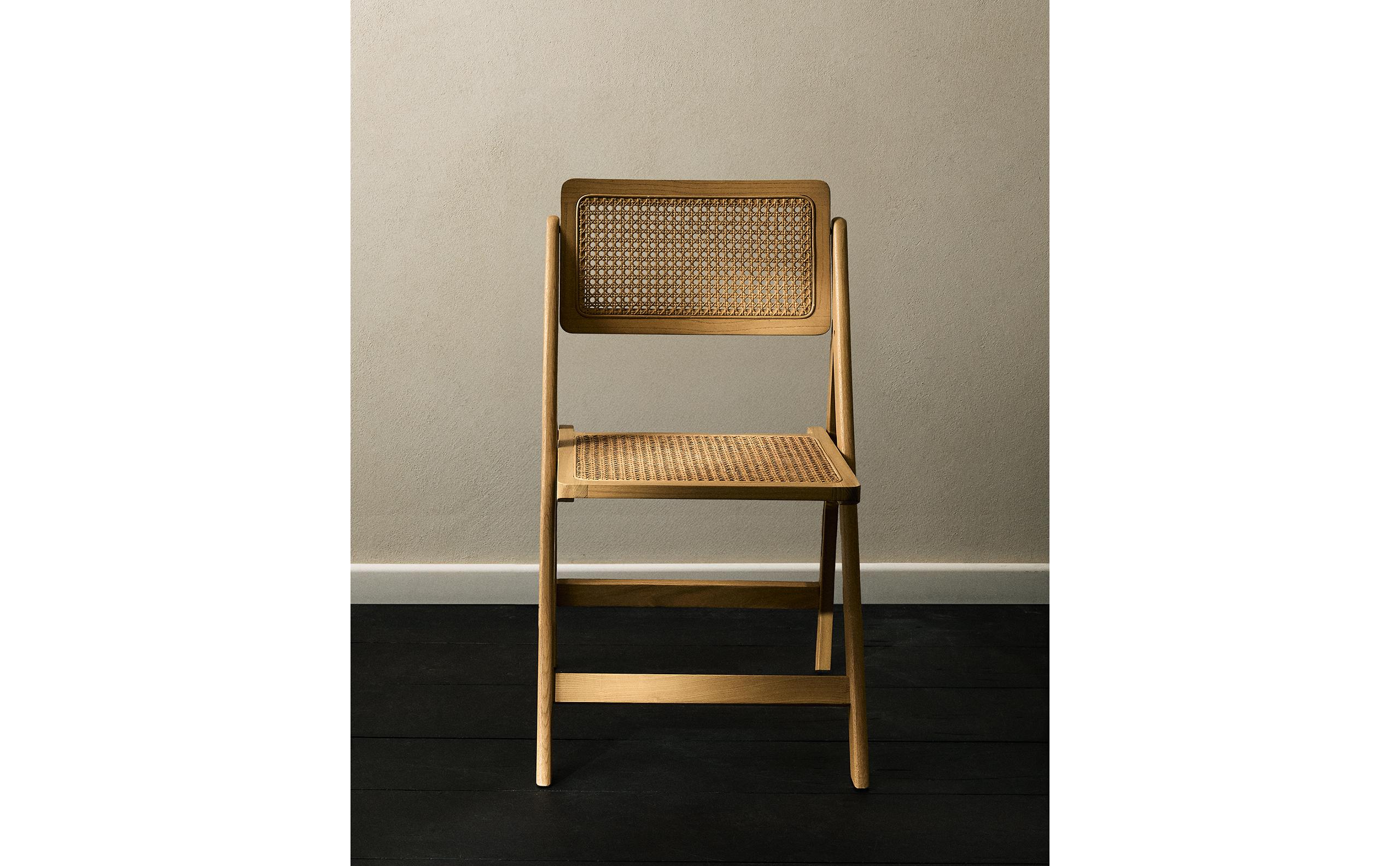 RATTAN AND WOOD FOLDING CHAIR