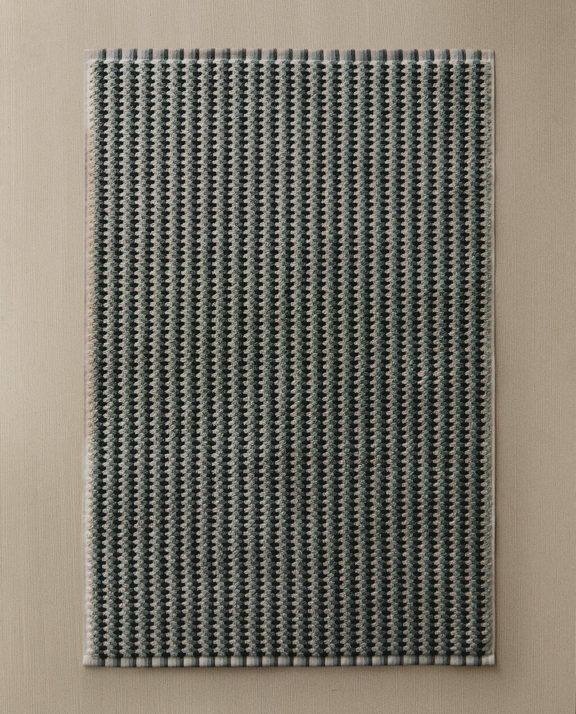 GEOMETRIC JACQUARD BATH MAT | Zara Home Saudi Arabia