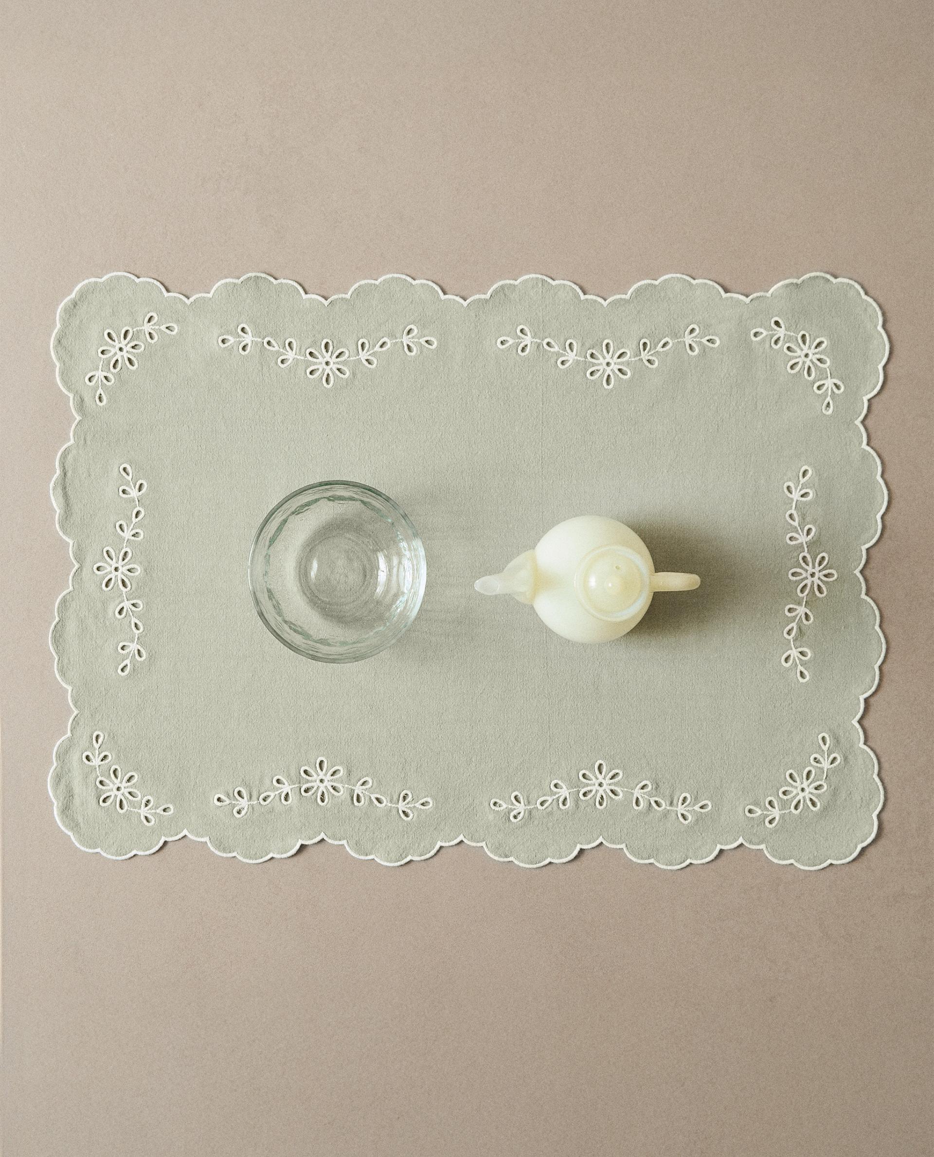 ΣΟΥΠΛΑ ΜΕ ΚΕΝΤΗΜΑ ΚΑΙ ΔΙΑΤΡΗΣΕΙΣ | Zara Home Ελλάδα / Greece