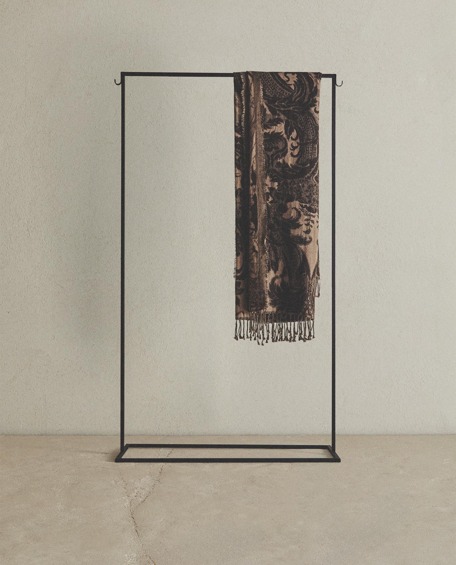 ΜΕΤΑΛΛΙΚΗ ΚΡΕΜΑΣΤΡΑ ΡΟΥΧΩΝ | Zara Home Ελλάδα / Greece