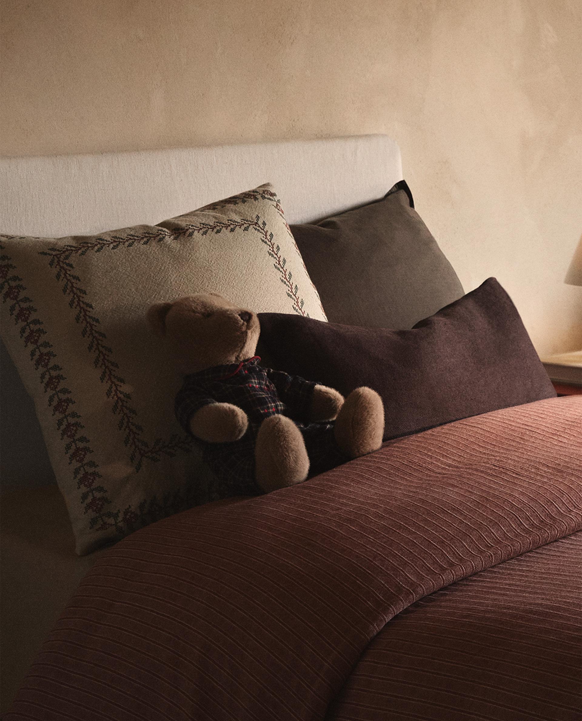 DETSKÁ OBLIEČKA NA PERINU S PRÚŽKAMI S VIANOČNÝM MOTÍVOM | Zara Home ...