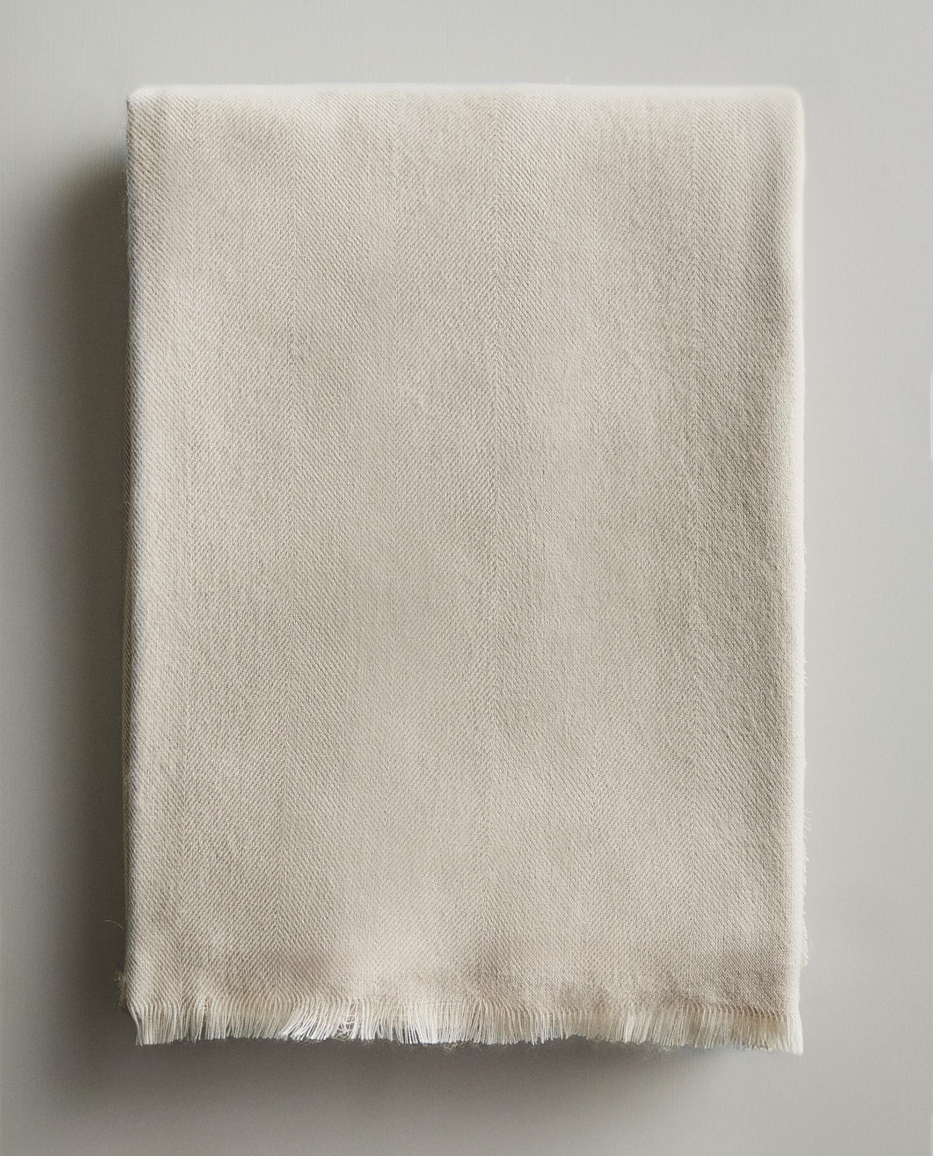COUVERTURE LÉGÈRE À FRANGES | Zara Home Canada
