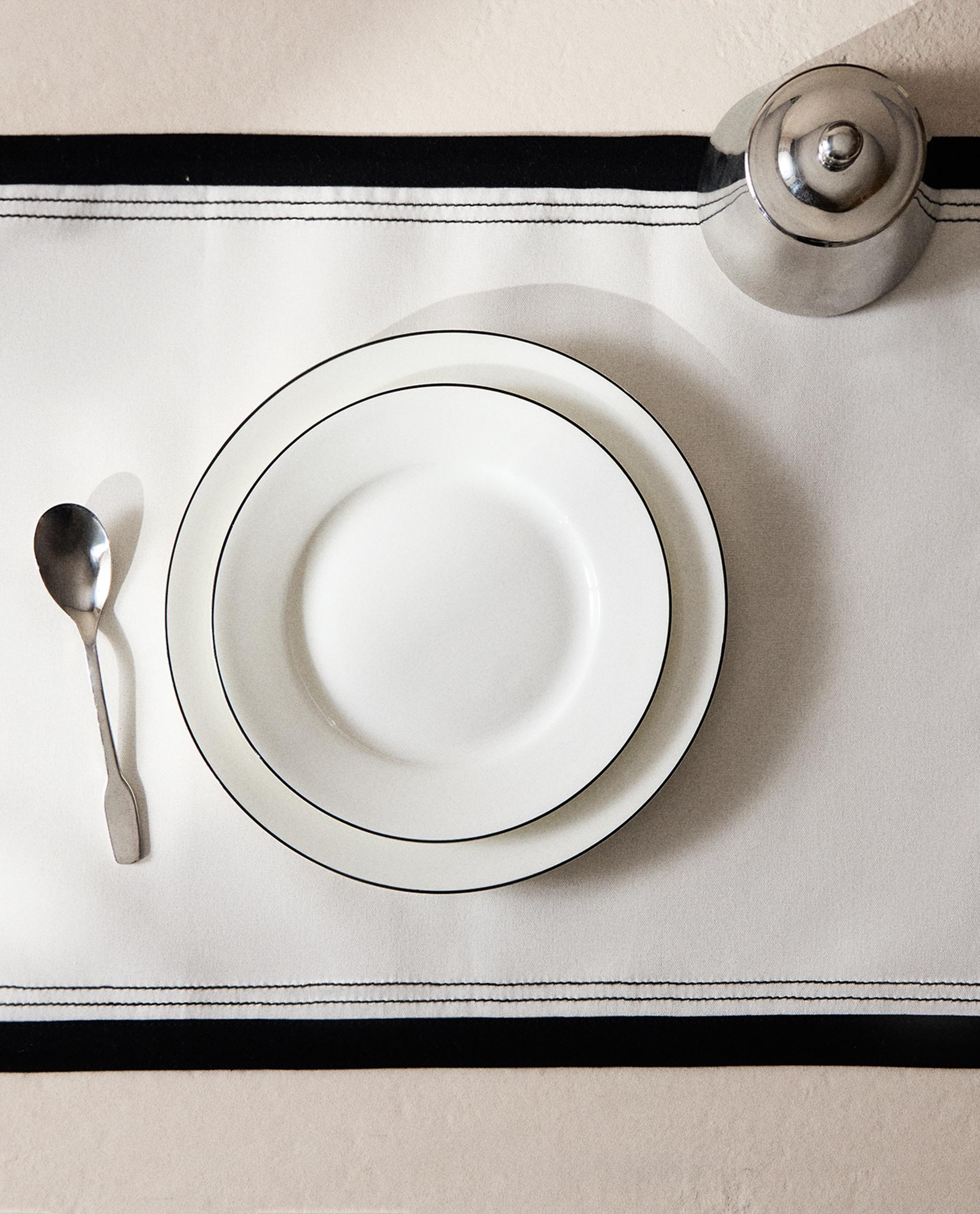 SHTRESË TRYEZE ME BORDURË TË ZEZË | Zara Home Shqipëria, Albania