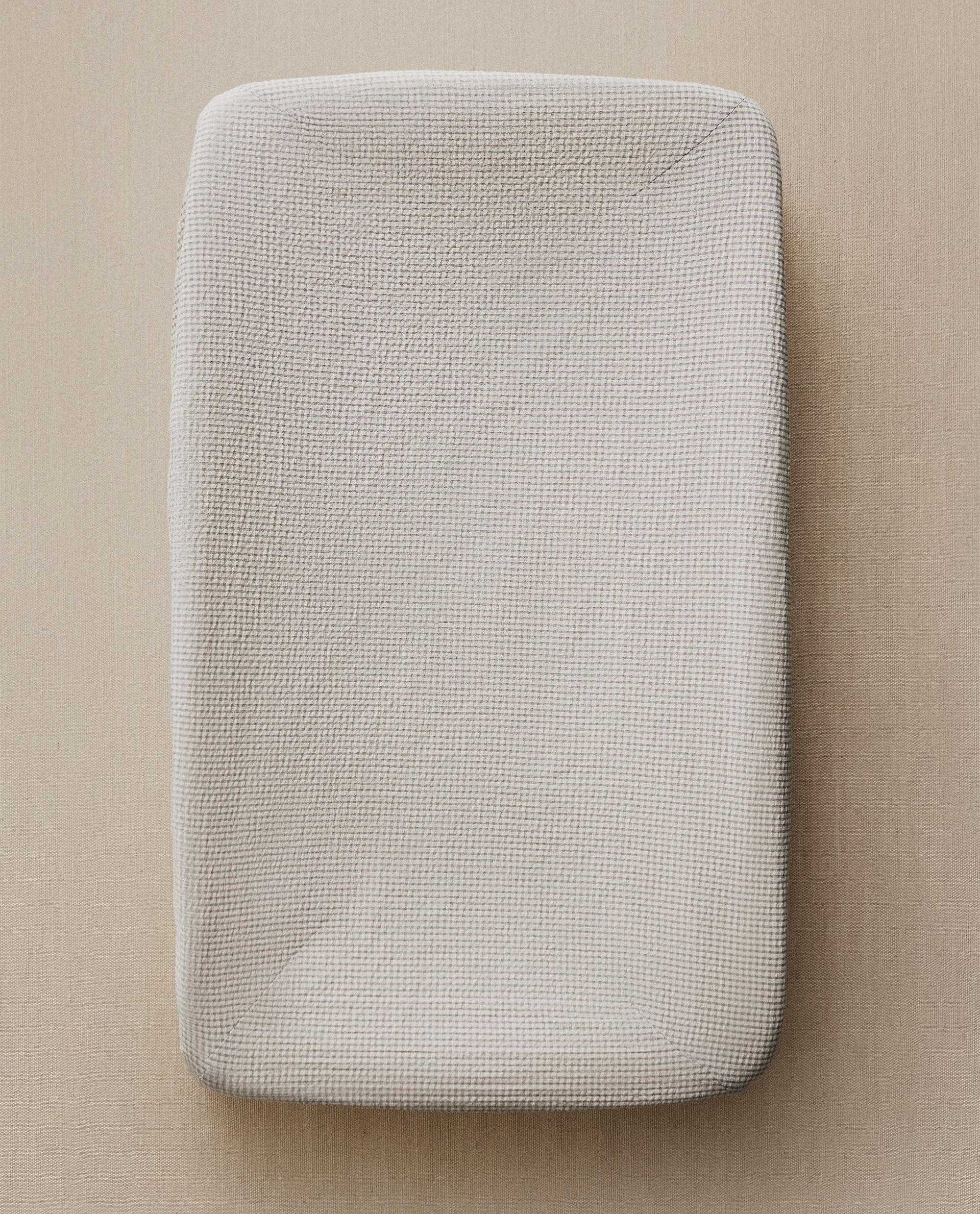 GINGHAM BABY CHANGING MAT COVER | Zara Home UAE - DUBAI/SHARJAH/AJMAN ...