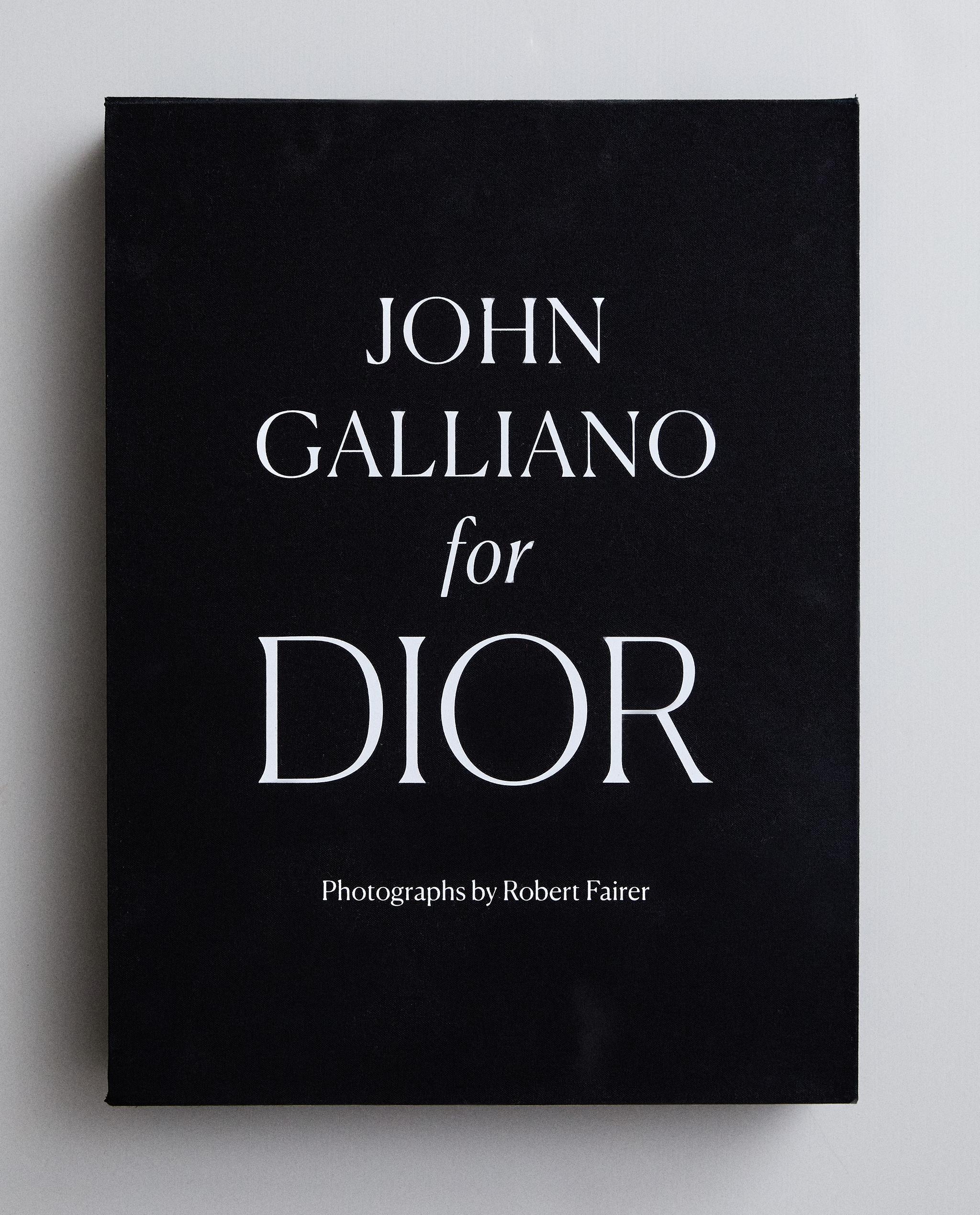 LIBRO JOHN GALLIANO FOR DIOR (INGLESE) | Zara Home Italia