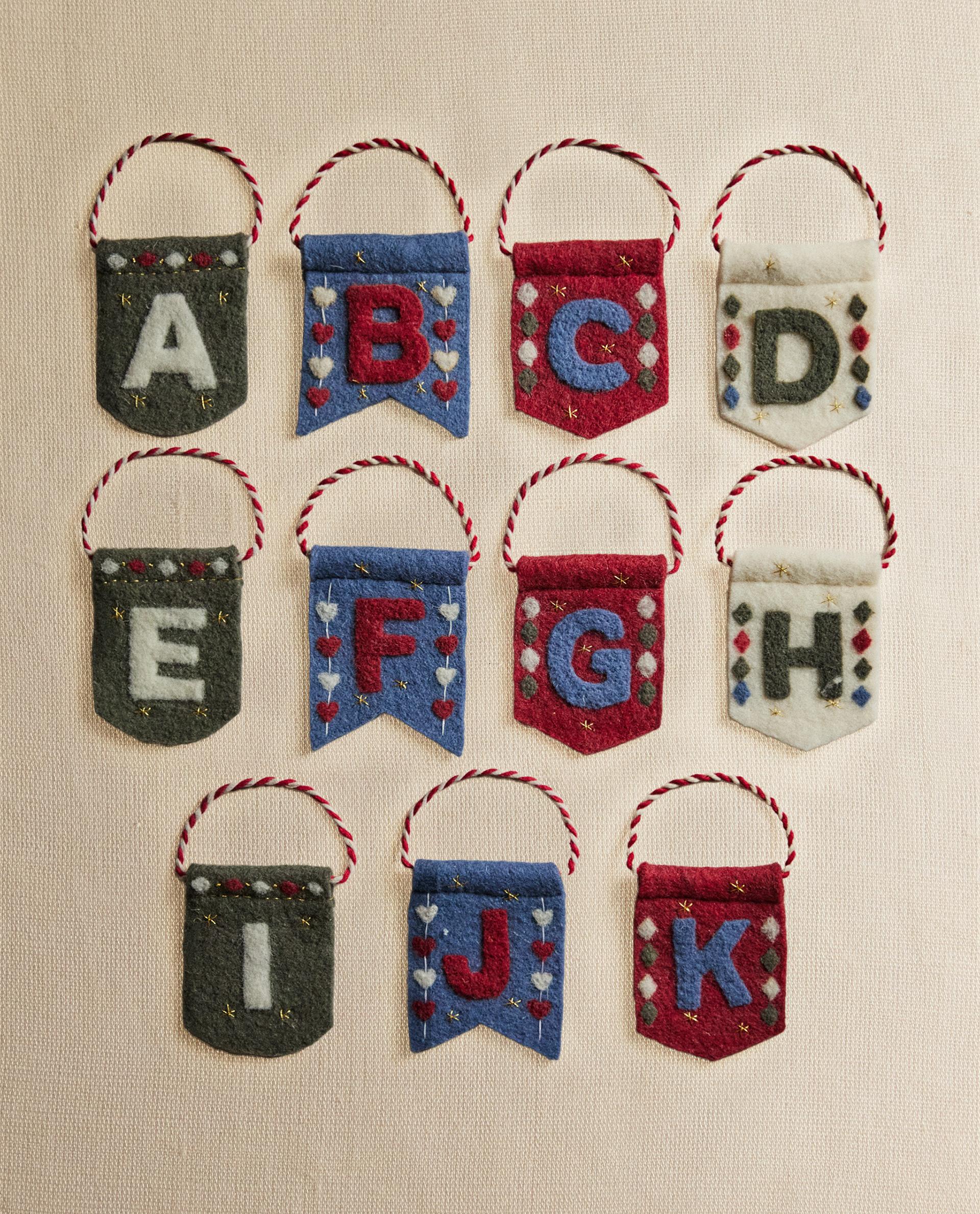 DÉCORATION DRAPEAU LETTRE NOËL (A-K) | Zara Home België / Belgique