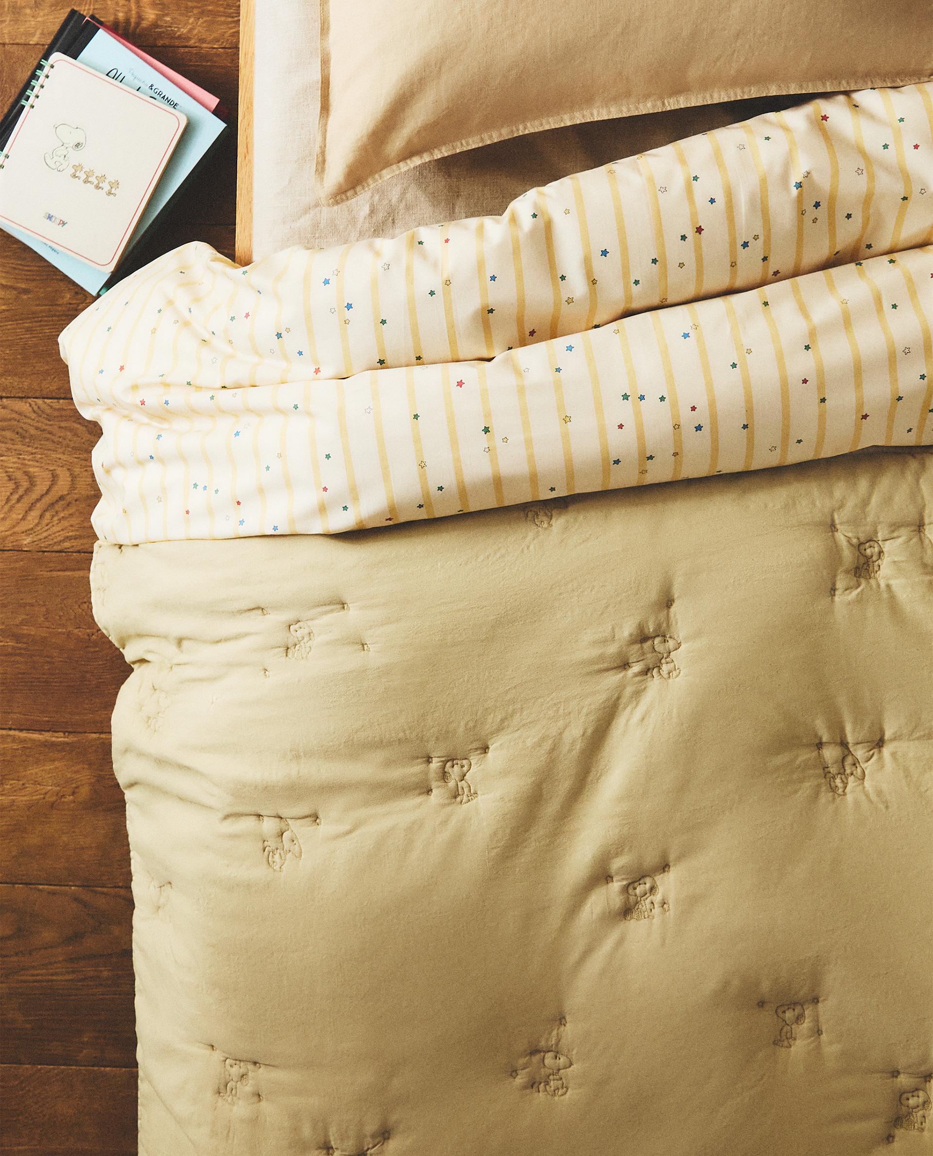 CHILDREN'S PEANUTS™ QUILT WITH TOPSTITCHING | Zara Home United Kingdom