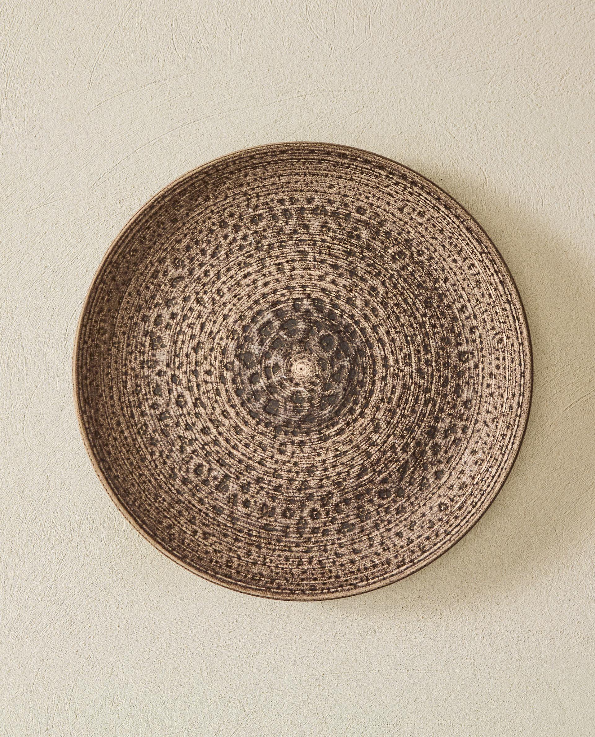 DINNER PLATE WITH RAISED DESIGN | Zara Home Morocco