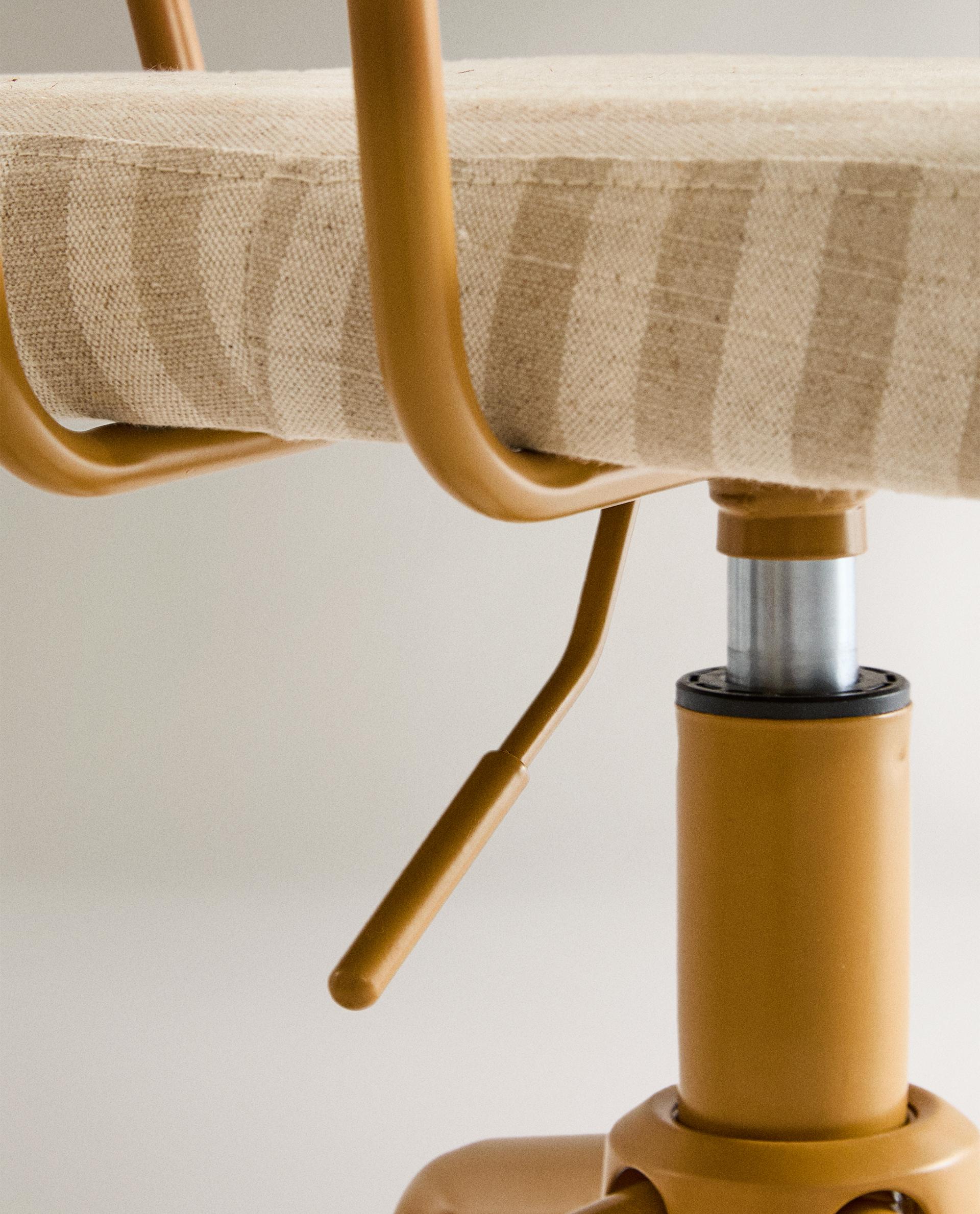 Metal desk chair with wheels store