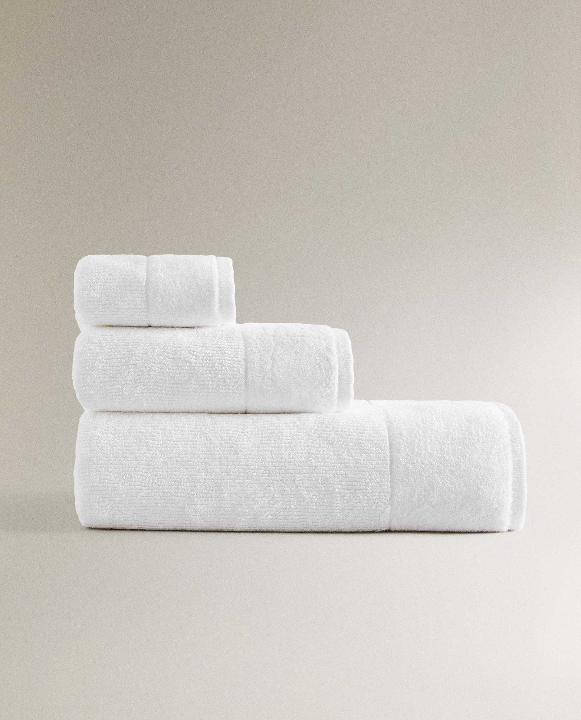 מגבת רחצה בטקסטורה עם פסים | Zara Home ישראל / Israel